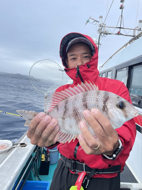 【釣果速報】和歌山県良栄丸で良型マダイも魚種豊富に釣れた～！楽しい釣行にしたいなら今がおすすめ！｜釣りまとめアンテナ